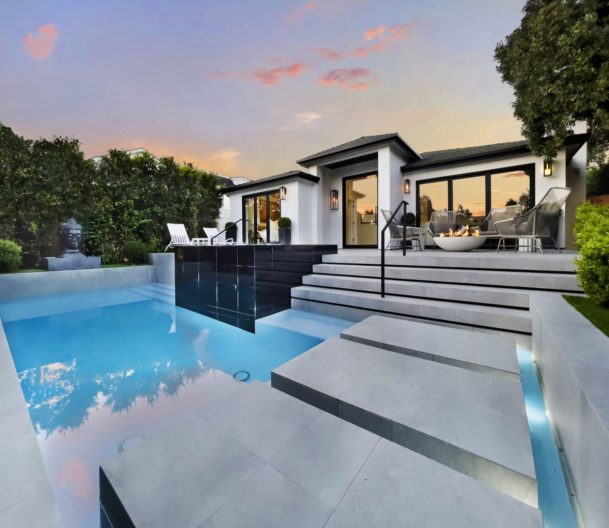 Backyard Paradise: A Look At Our Favorite Luxury Pool Designs ...